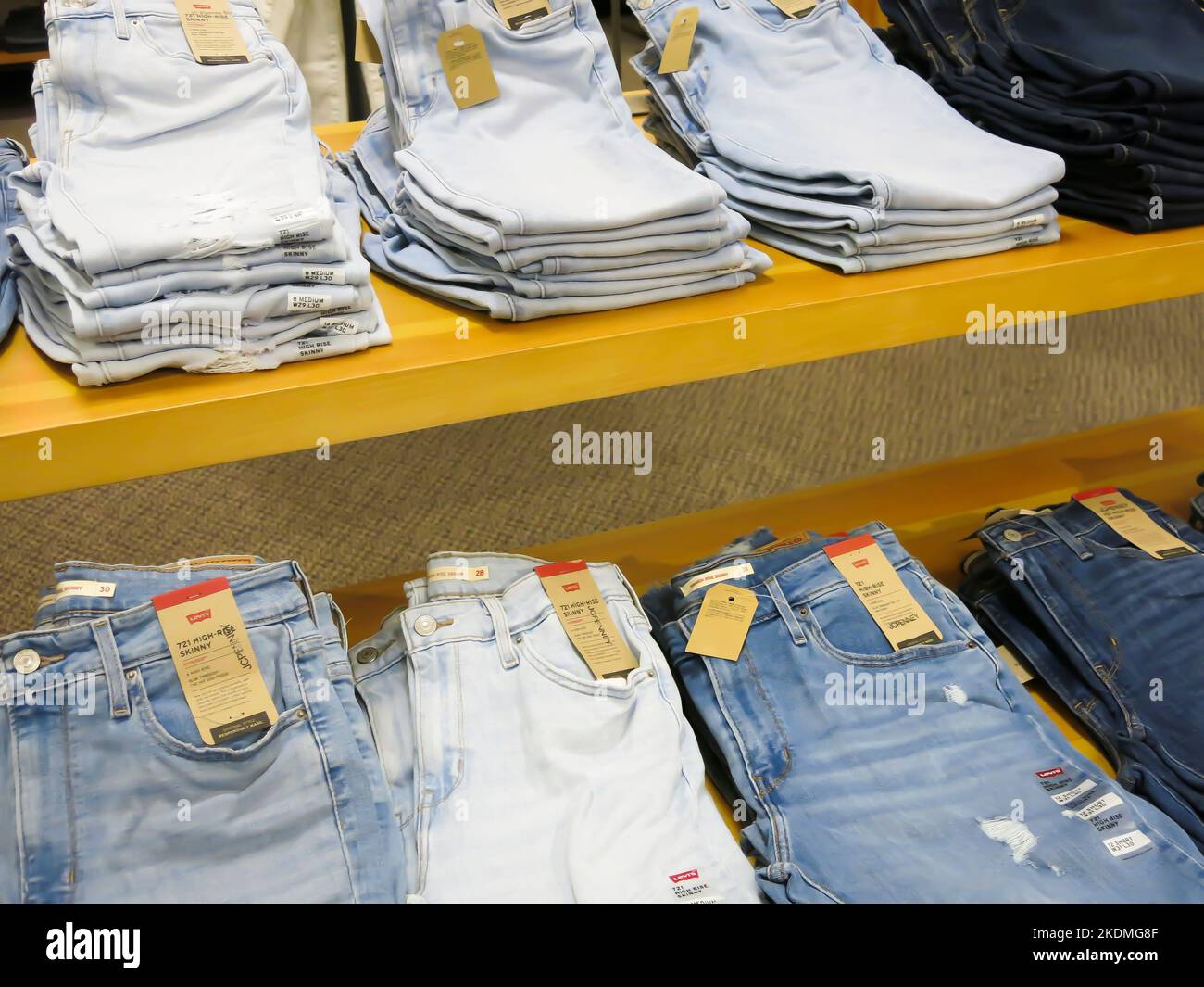 Table clothes hi-res stock photography and images - Alamy