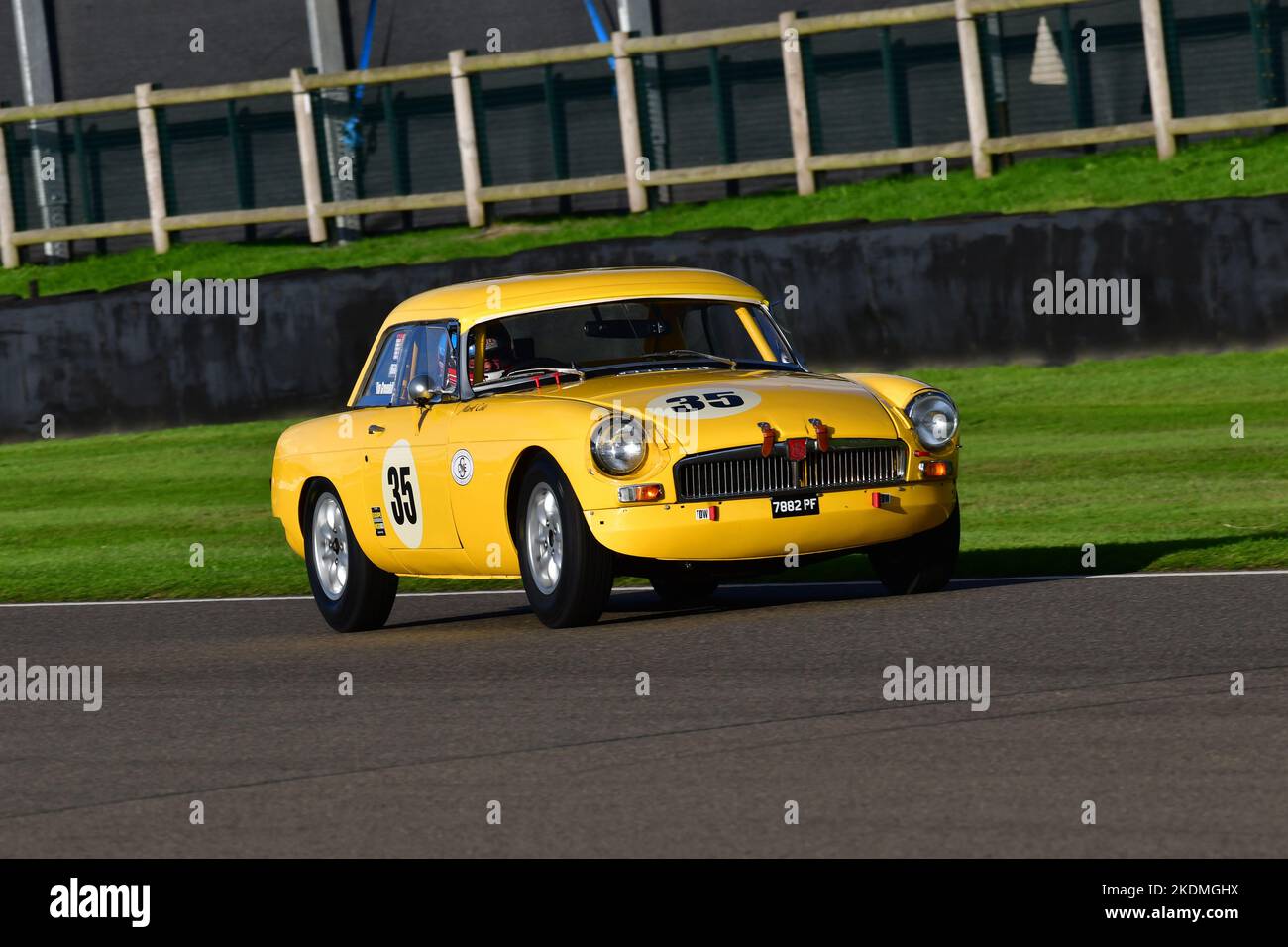 Mark Cole, MG B, Lavant Cup, a twenty five minute single driver race ...