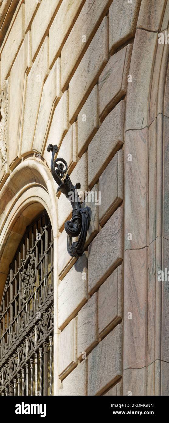 Federal reserve bank of cleveland facade hi-res stock photography and ...