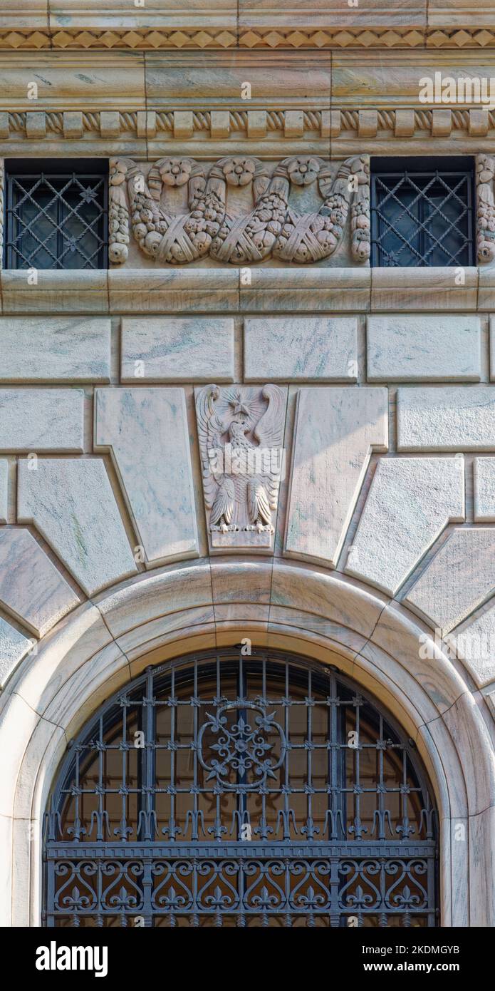 Facade detail: Federal Reserve Bank of Cleveland is a downtown landmark ...