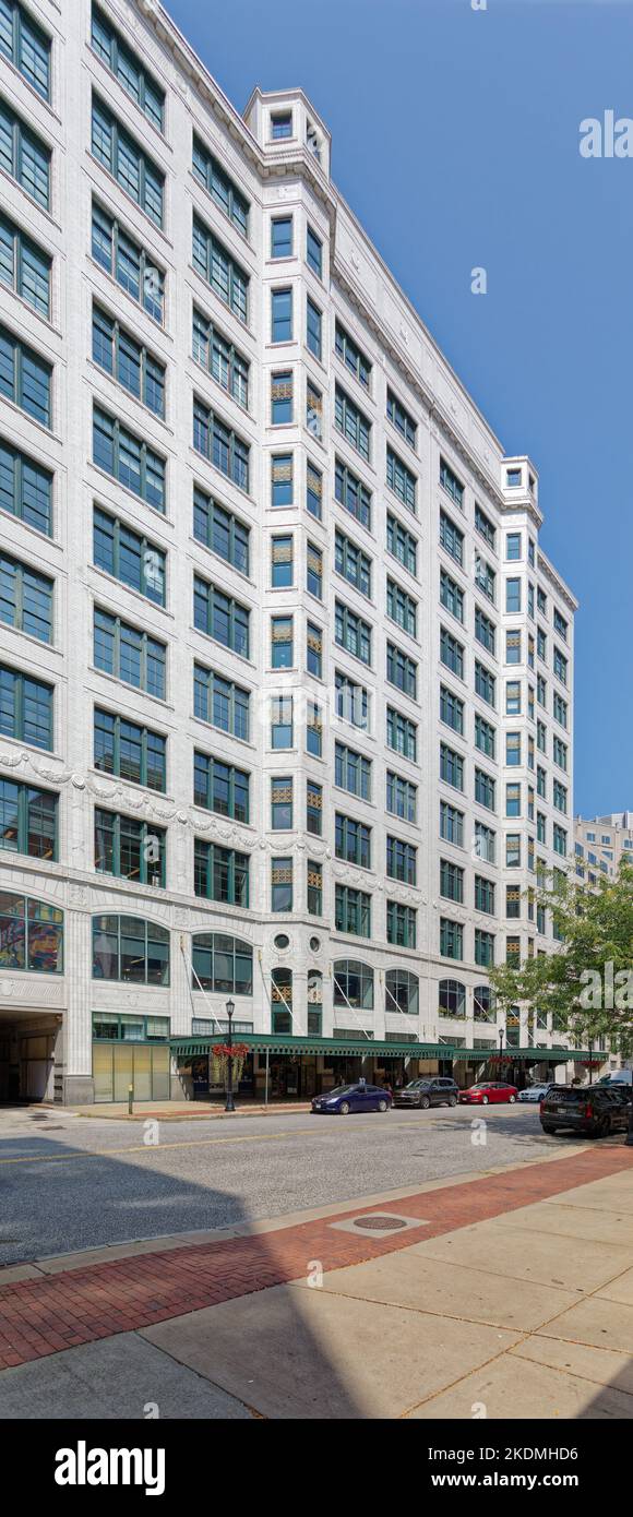 Halle Building (originally Pope Building) was built in three stages ...