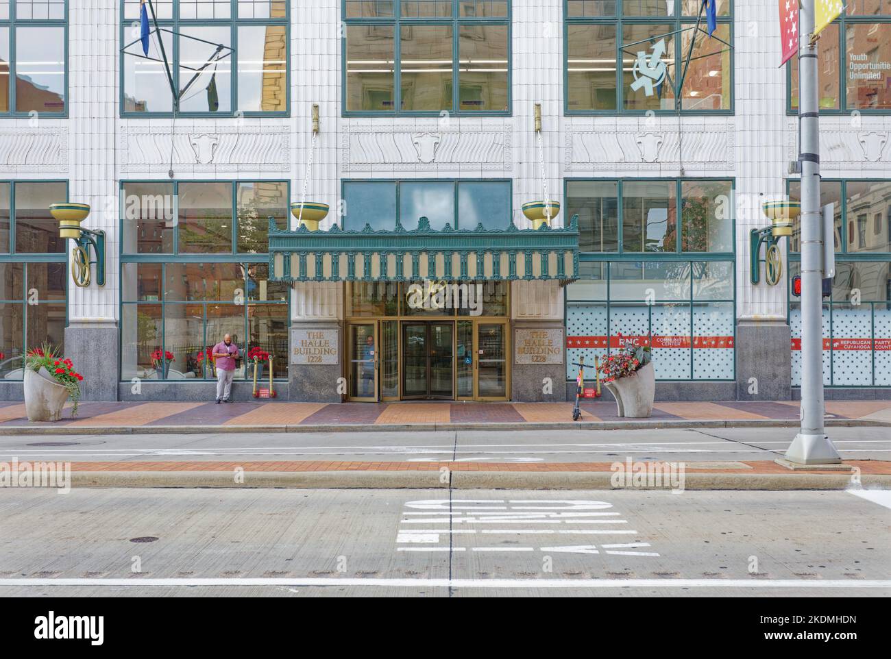 Halle Building (originally Pope Building) was built in three stages ...