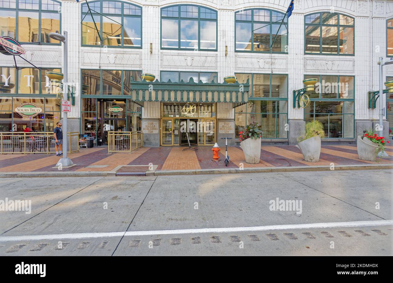 Halle Building (originally Pope Building) was built in three stages ...