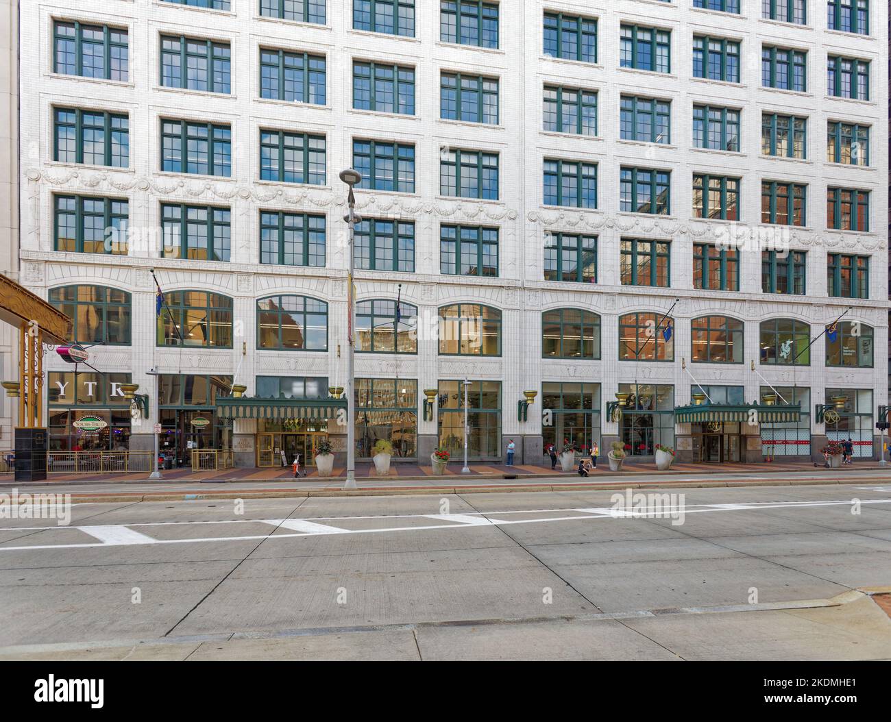 Halle Building (originally Pope Building) was built in three stages ...