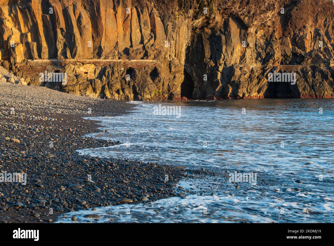 Caves and a small beach hi-res stock photography and images - Alamy