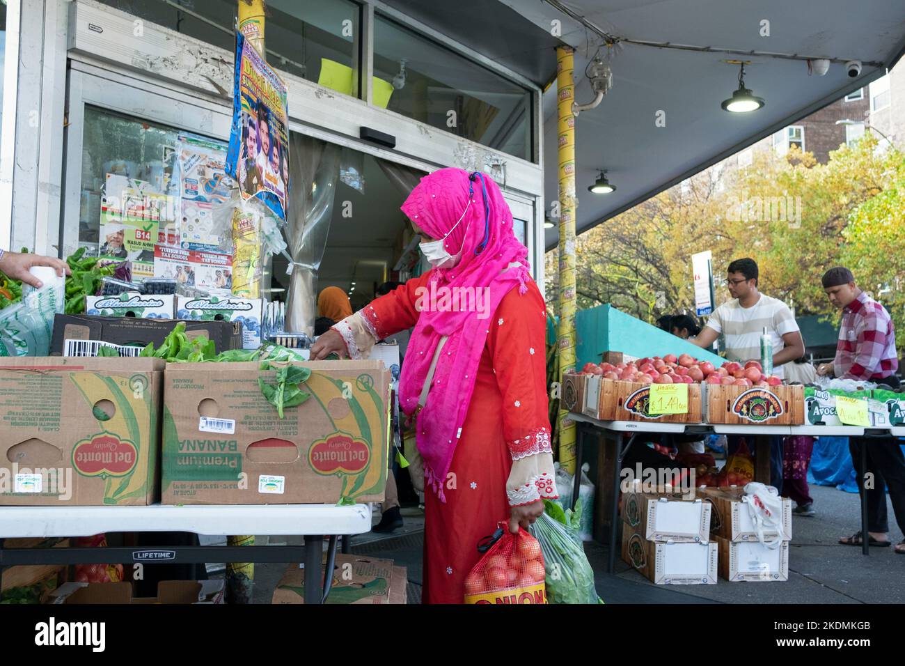 Woman wearing hijab mask hi-res stock photography and images - Alamy