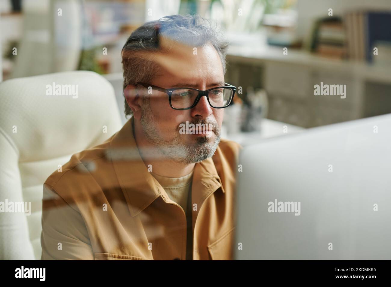 Serious programmer hi-res stock photography and images - Alamy