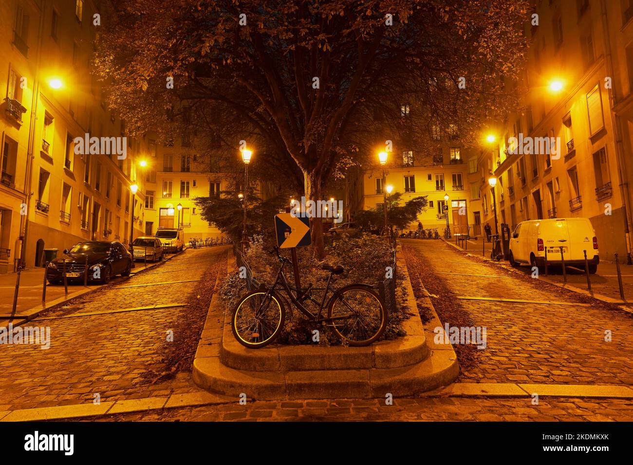 Paris, Ile de France, FRANCE. 7th Nov, 2022. Square Bolivar in the 19th ...