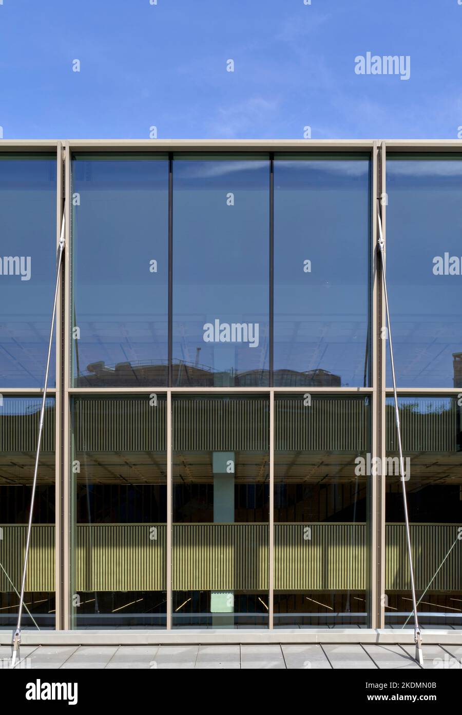 Entrance view - canopy detail. London South Bank University, LSBU Hub ...
