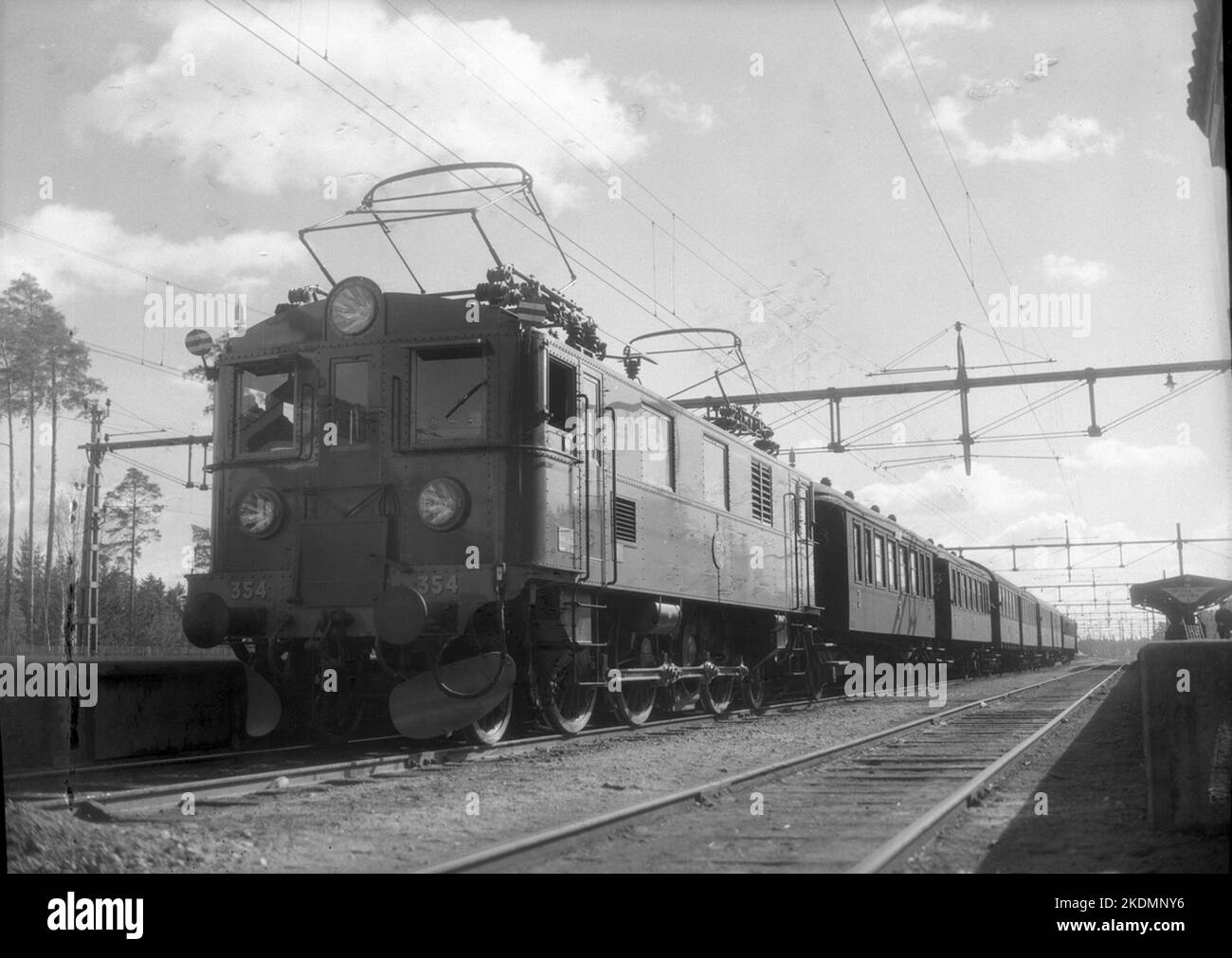 The State Railways, SJ DG 354 with wagons two SJ C3D, two CO13 and BCO3 ...