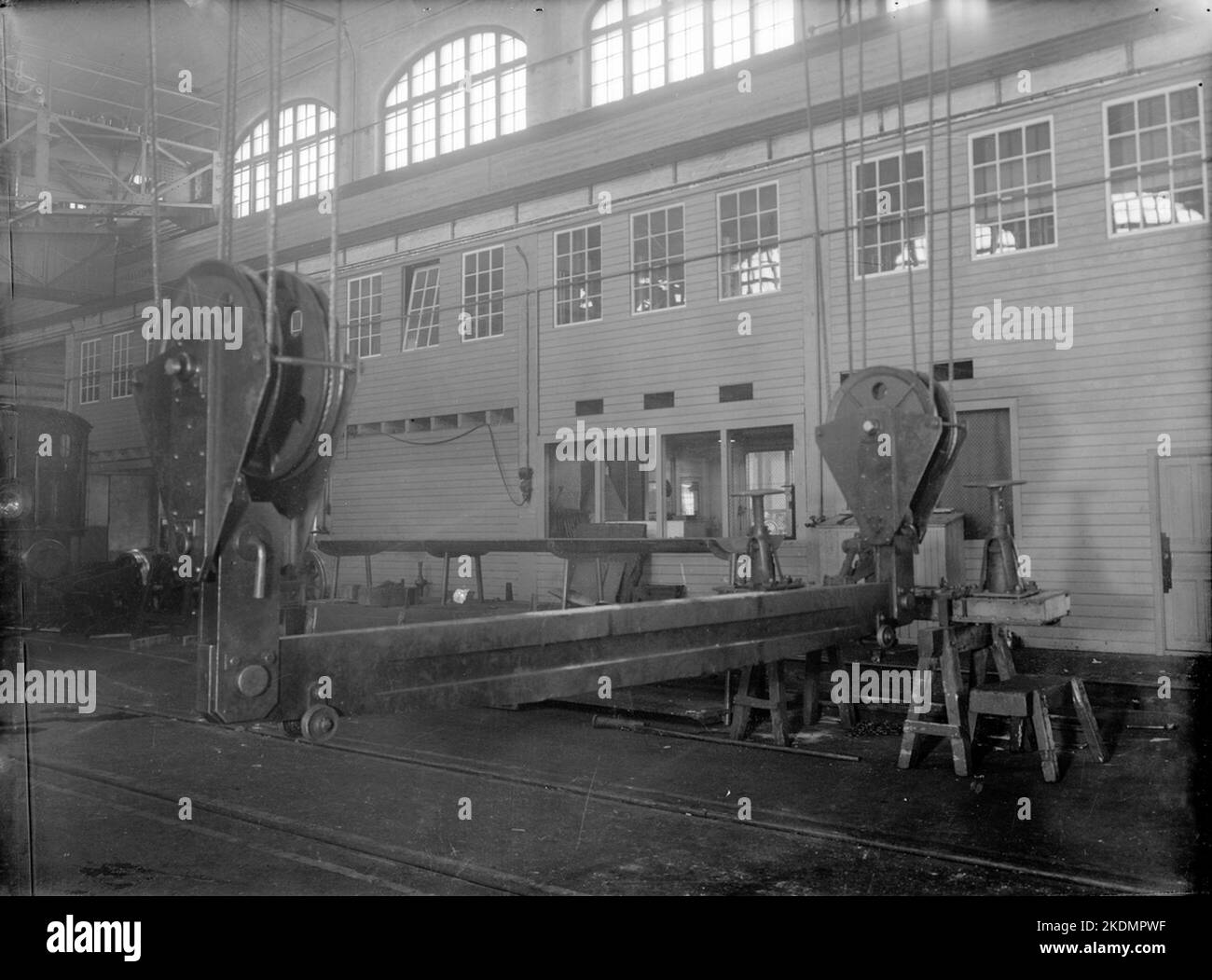 LOCK workshop bar to traverses Stock Photo - Alamy