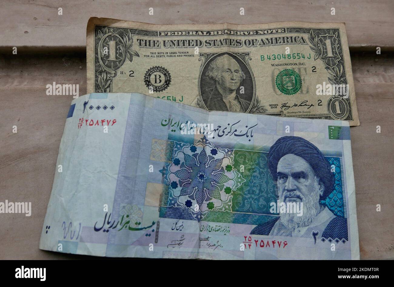 Iranian rial banknotes hi-res stock photography and images - Alamy