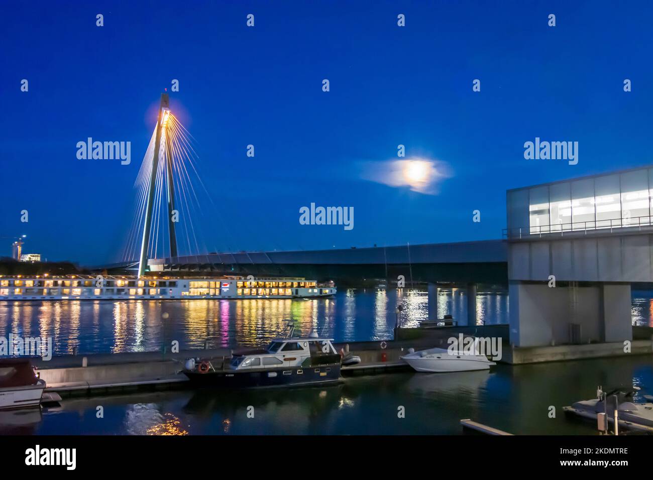 Wien, Vienna: full moon above river Donau (Danube), subway U2 bridge ...