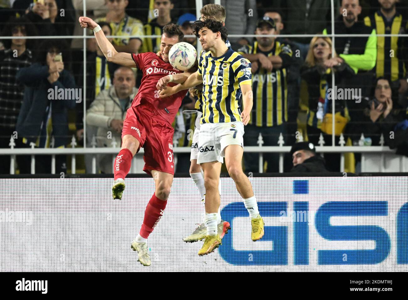ISTANBUL - (lr) Hakan Arslan of Demir Grup Sivasspor, Serdar Aziz of Fenerbahce SK, Ferdi ...