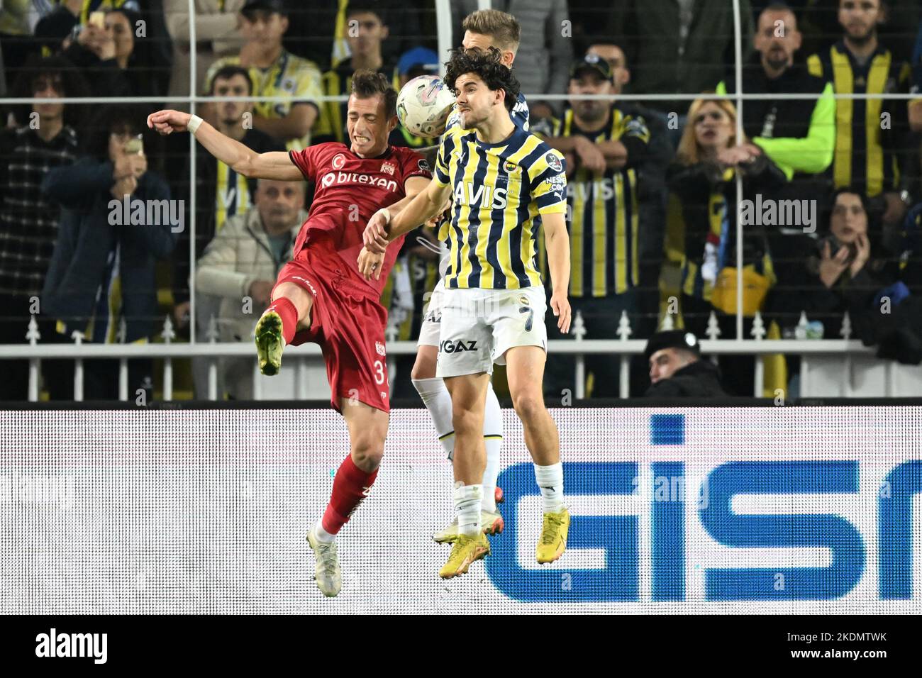 ISTANBUL - (lr) Hakan Arslan of Demir Grup Sivasspor, Serdar Aziz of Fenerbahce SK, Ferdi ...