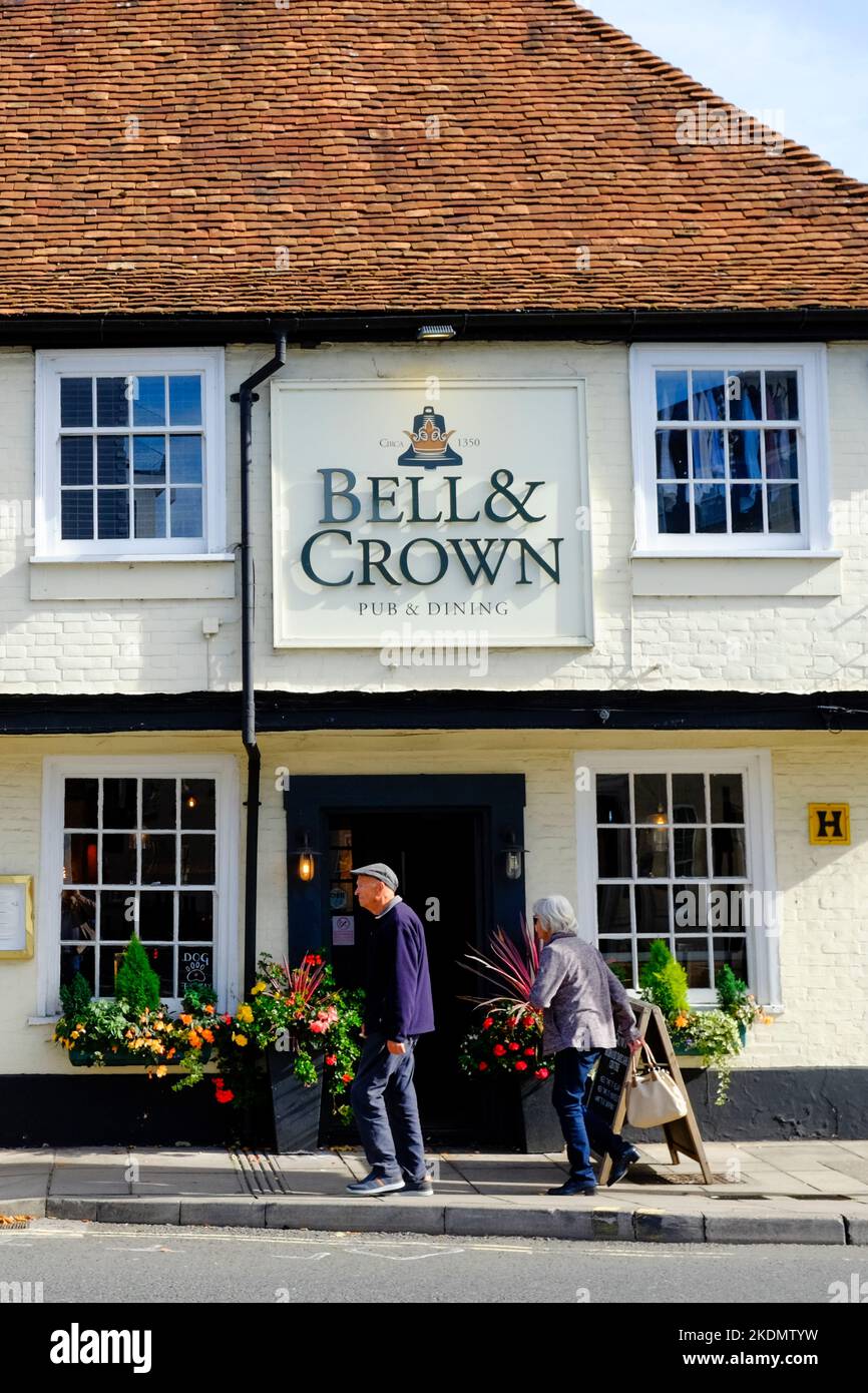 Bell and crown pub hi-res stock photography and images - Alamy