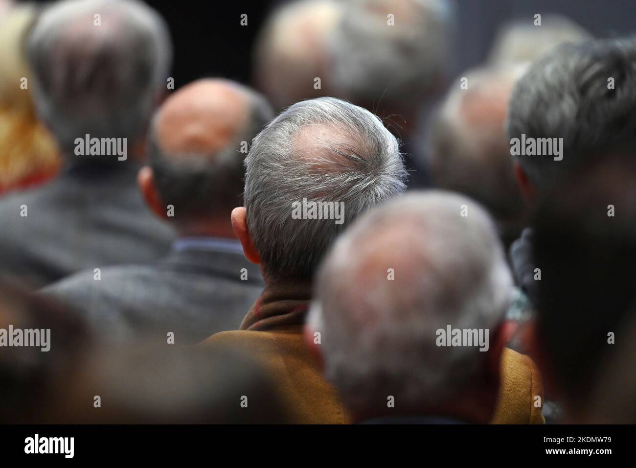 Marginal motif, listeners. Theme photo: pensioners, Munich Economic ...
