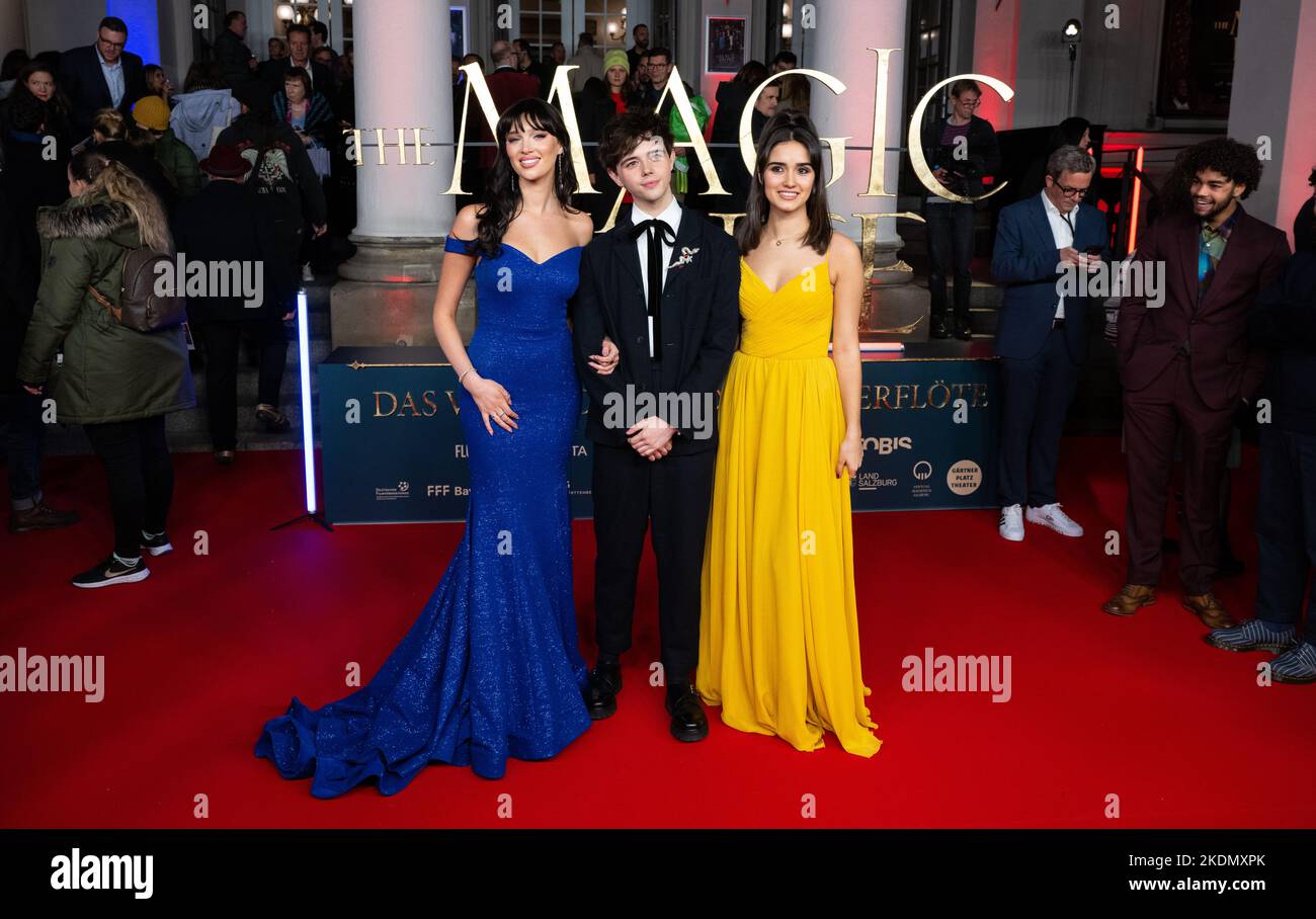 Munich, Germany. 07th Nov, 2022. Actors Niamh McCormack (l-r), Jack ...