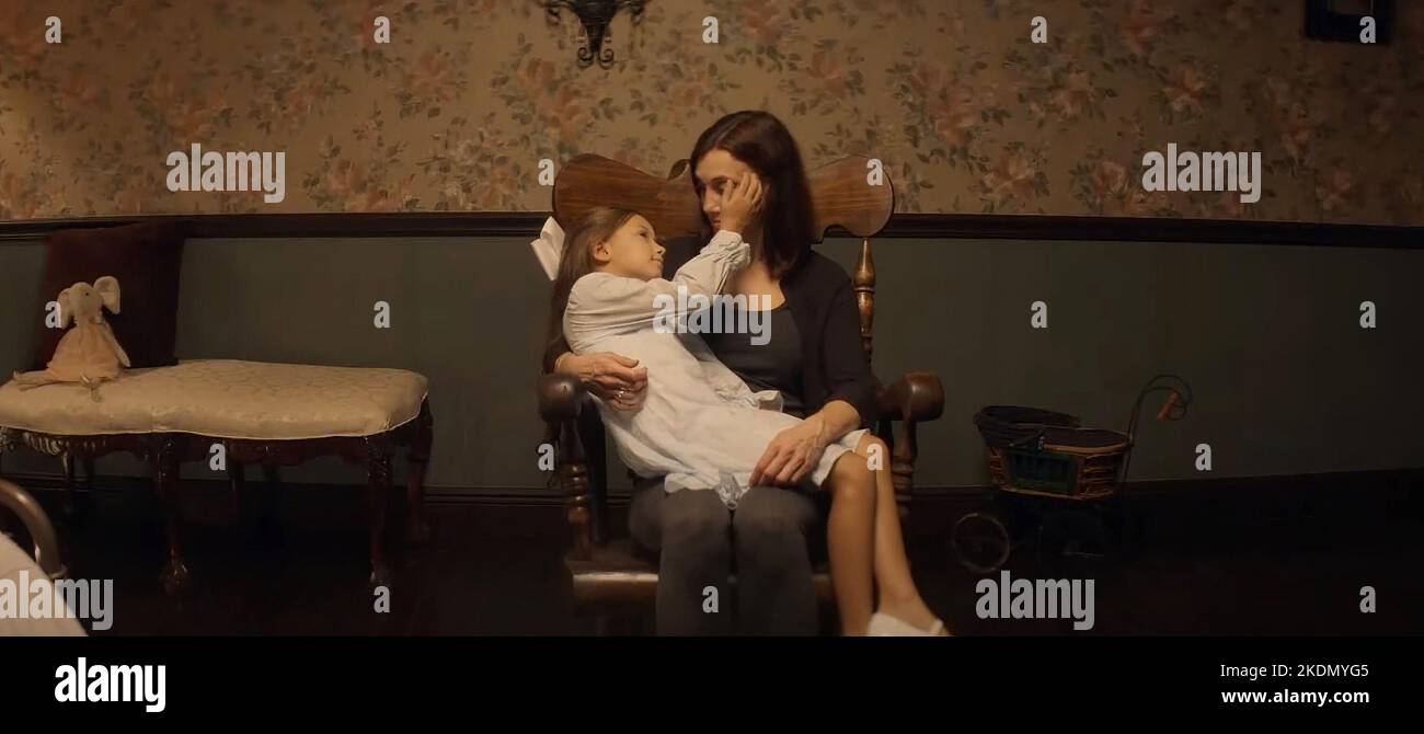 A SAVANNAH HAUNTING, from left: Jaelyn Buffkin, Gena Shaw, 2022 ...