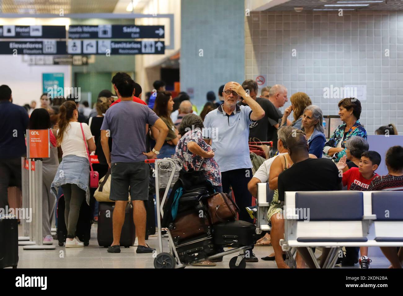 Santos Dumont Airport passengers in line at the boarding counters ...