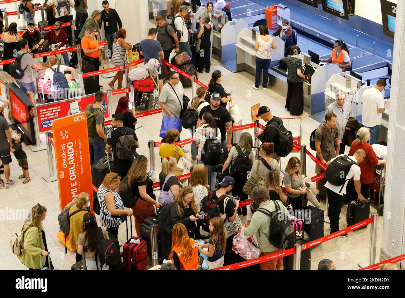 Santos Dumont Airport passengers in line at the boarding counters ...