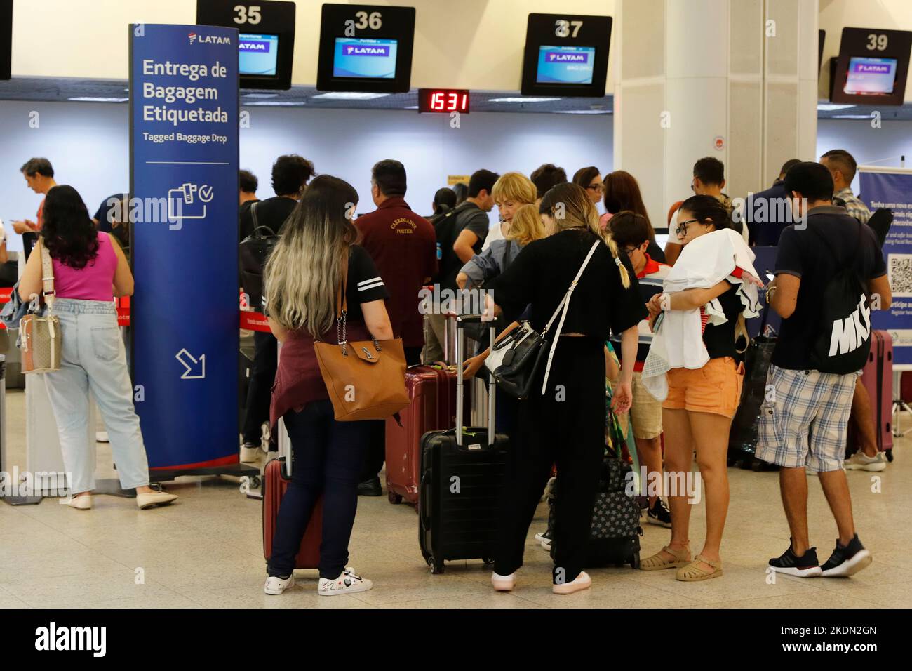 Santos Dumont Airport passengers in line at the boarding counters ...