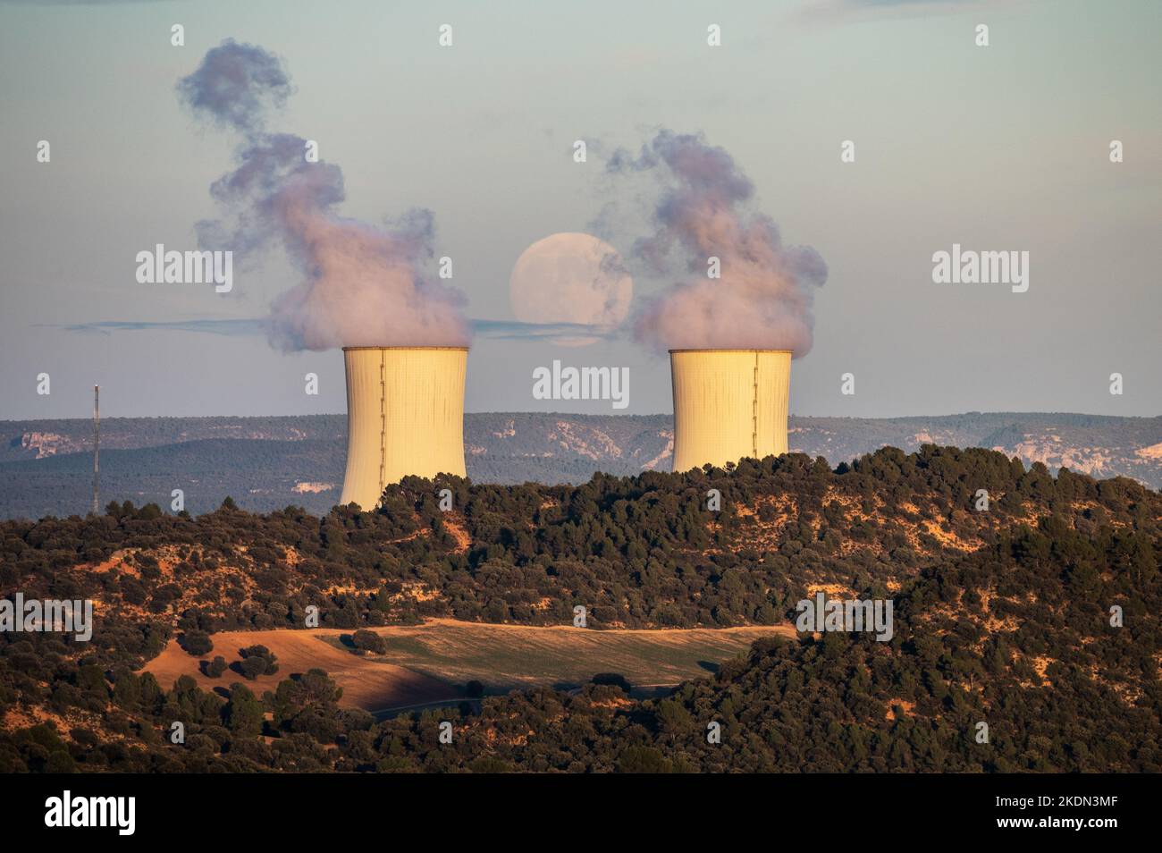 Guadalajara, Spain. 07th Nov, 2022. The full moon of November, known as ...