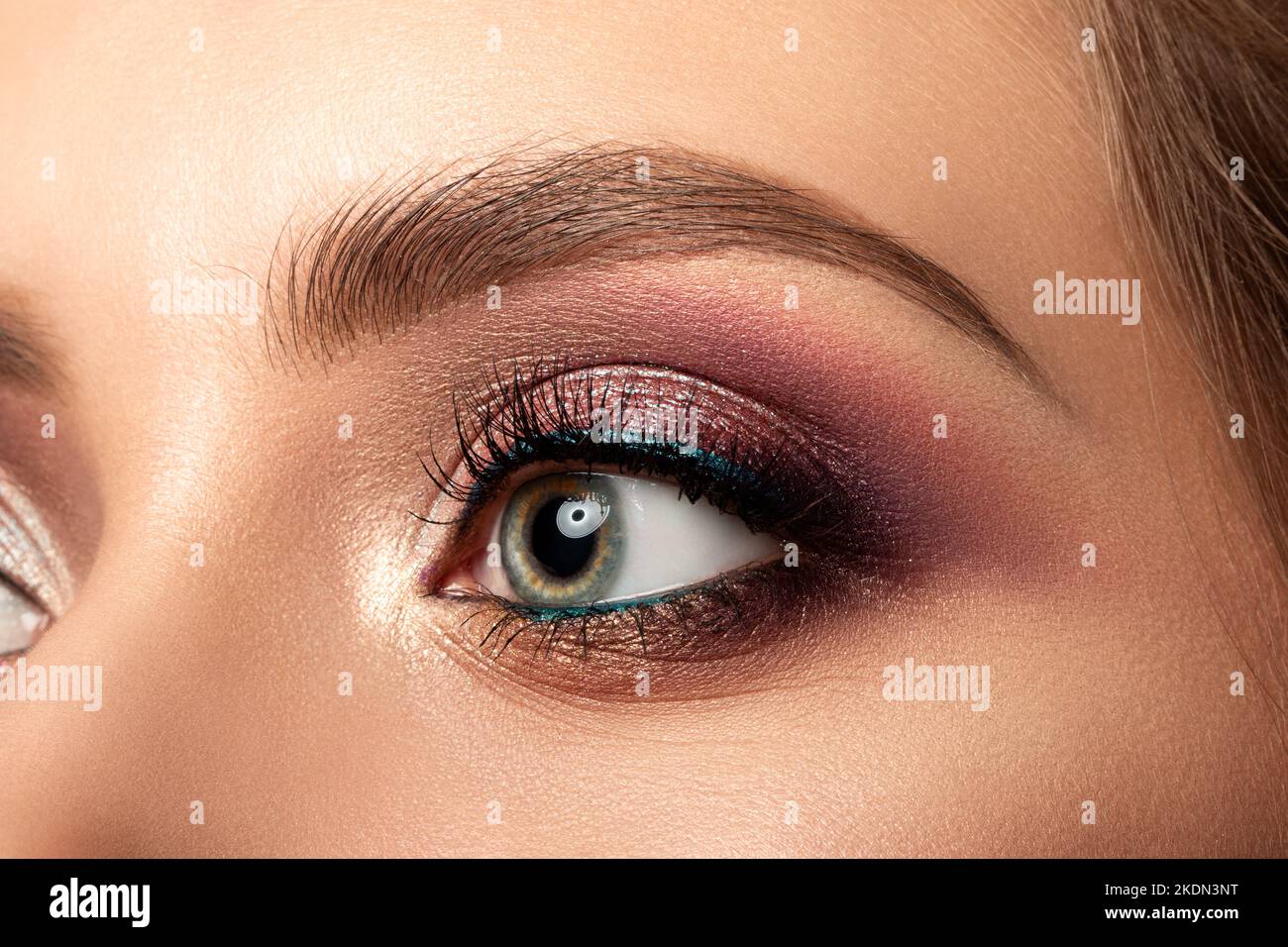 Green eyebrows hi-res stock photography and images - Alamy