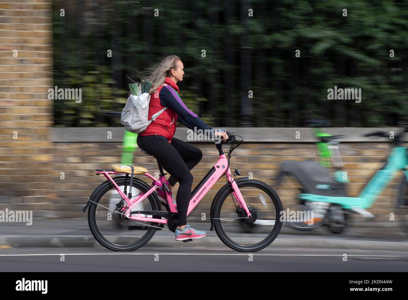 Zoomo ebike rental hi-res stock photography and images - Alamy