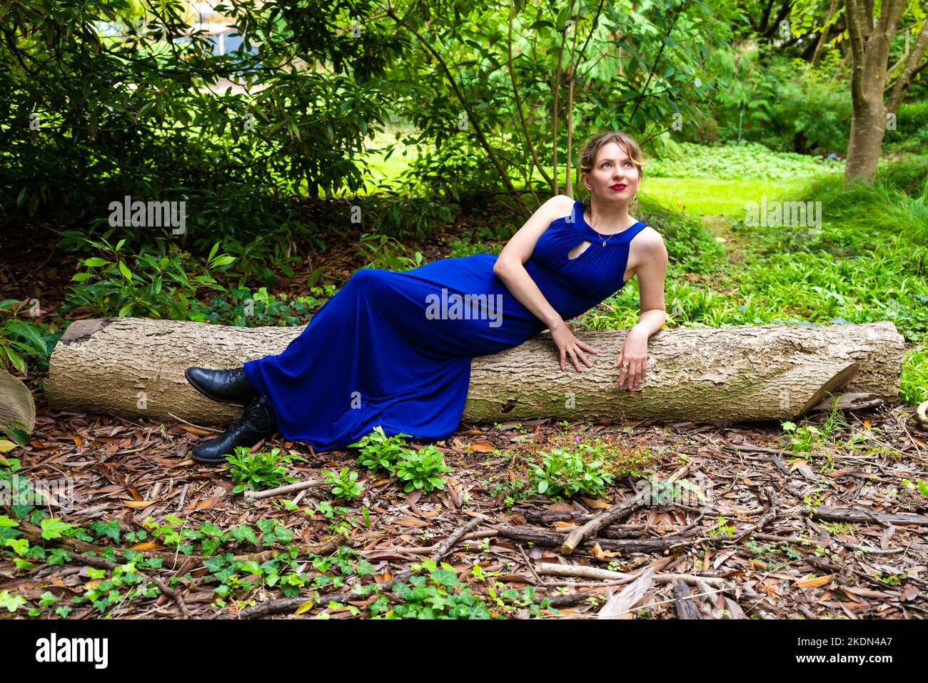 Woman at the botanical gardens hi-res stock photography and images - Alamy