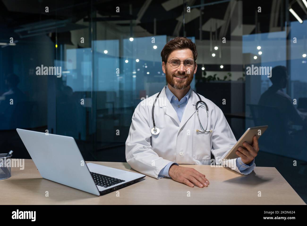 Good looking doctor hi-res stock photography and images - Alamy