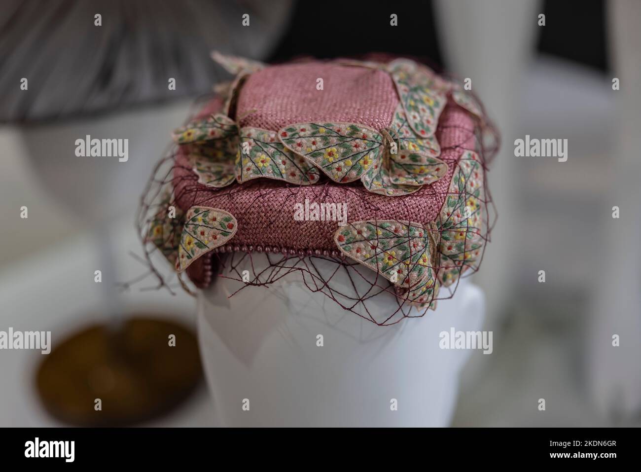 “A World of Fashion” women’s fashion from the archives of Doris Raymond ...