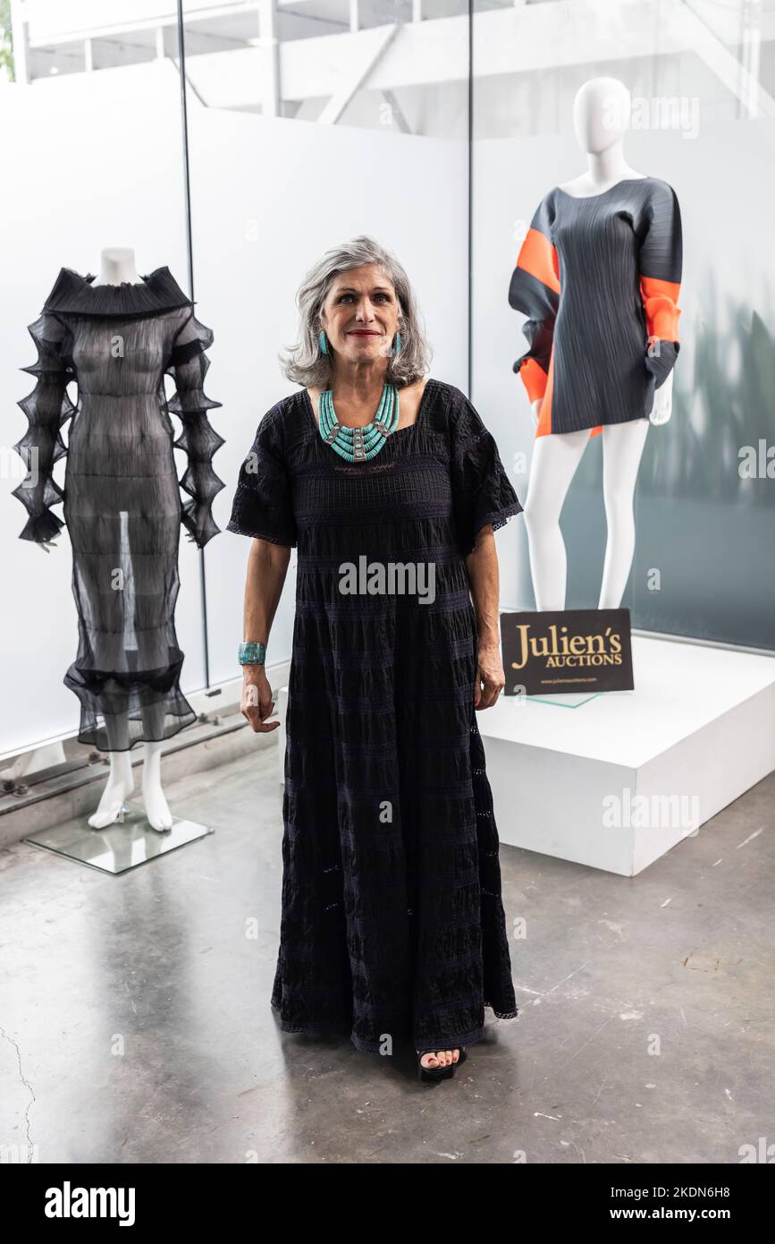 “A World of Fashion” women’s fashion from the archives of Doris Raymond ...