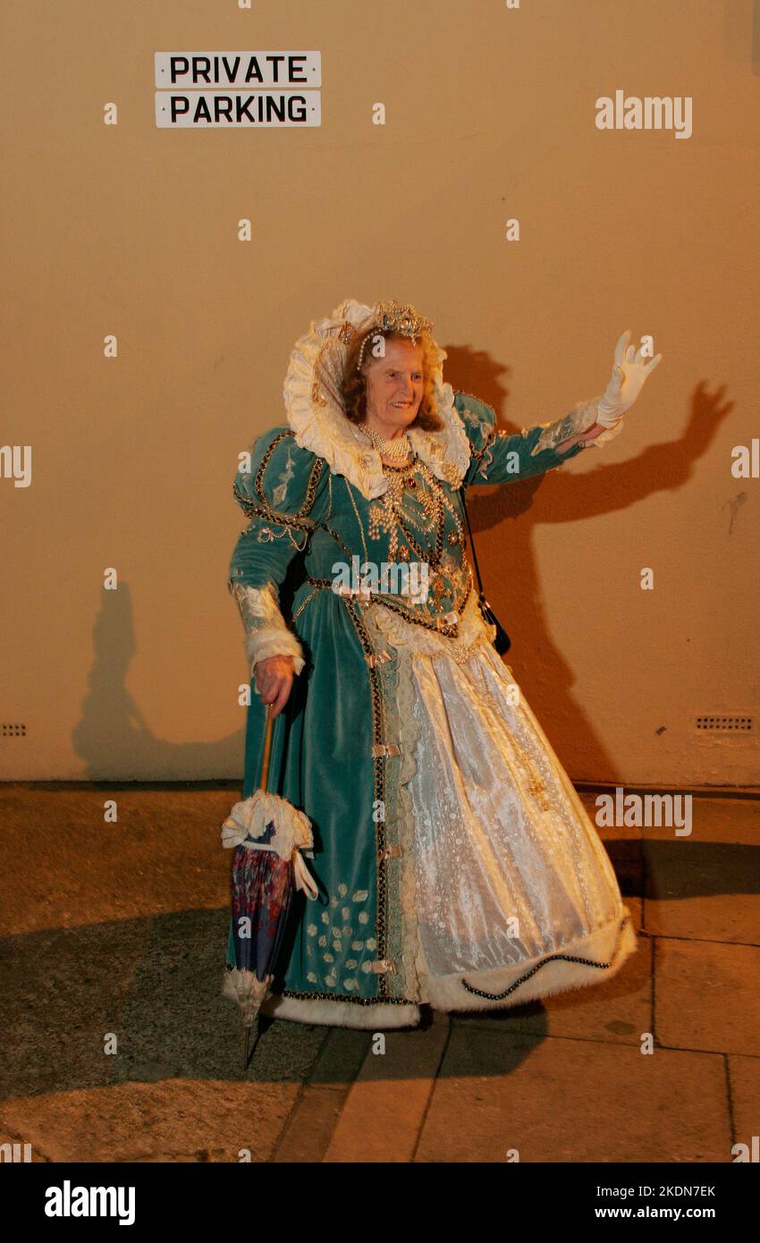 A woman dressed as a Tudor princess waves to the procession Stock Photo ...