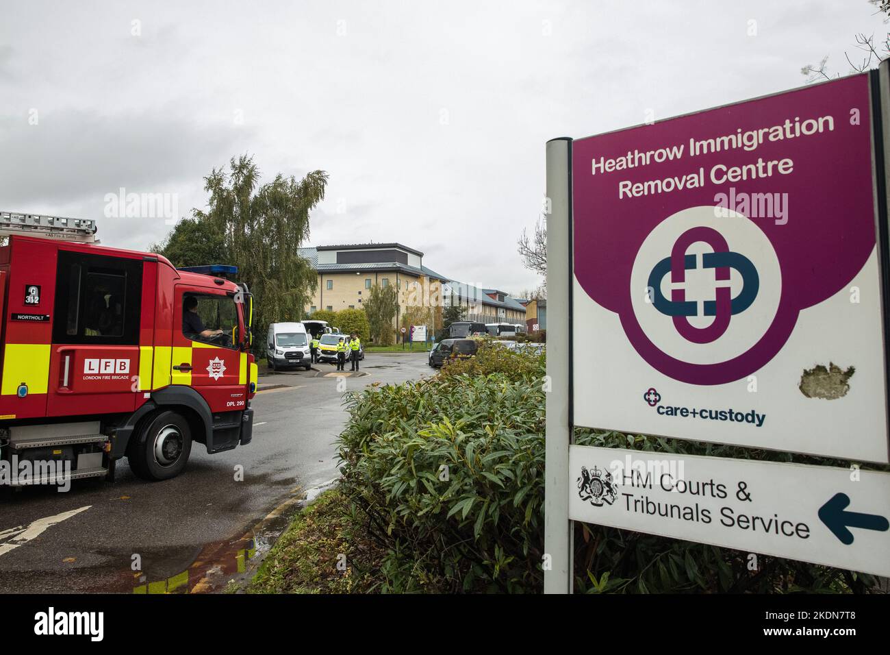 Harmondsworth, UK. 5th November, 2022. A London Fire Brigade vehicle ...