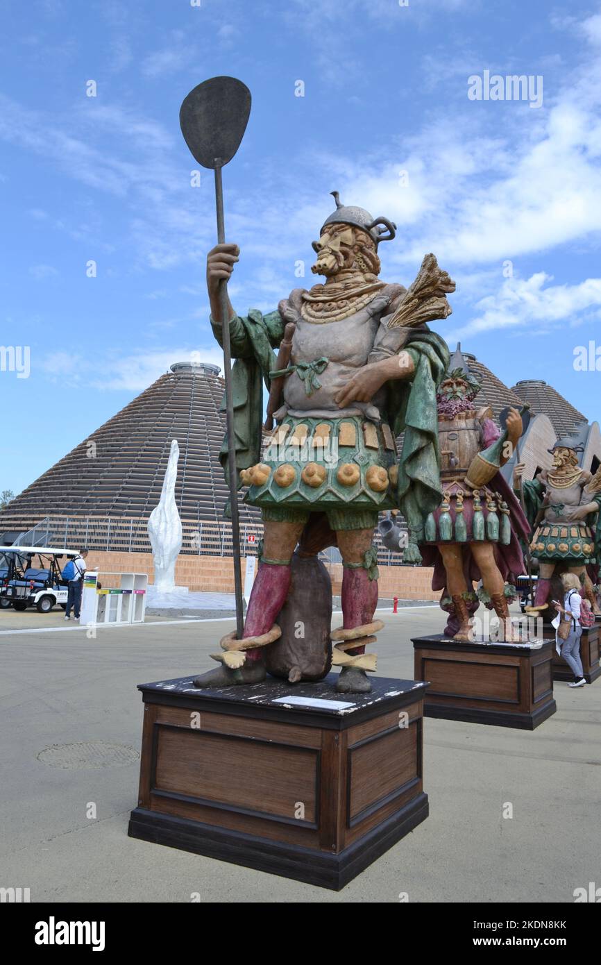 Food as statue hi-res stock photography and images - Alamy