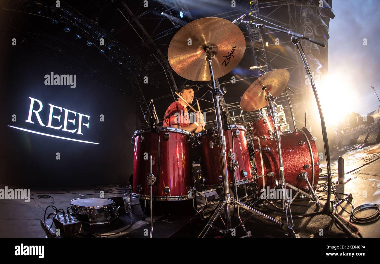 Luke Bullen performing with Reef at Victorious Festival 2021 ...