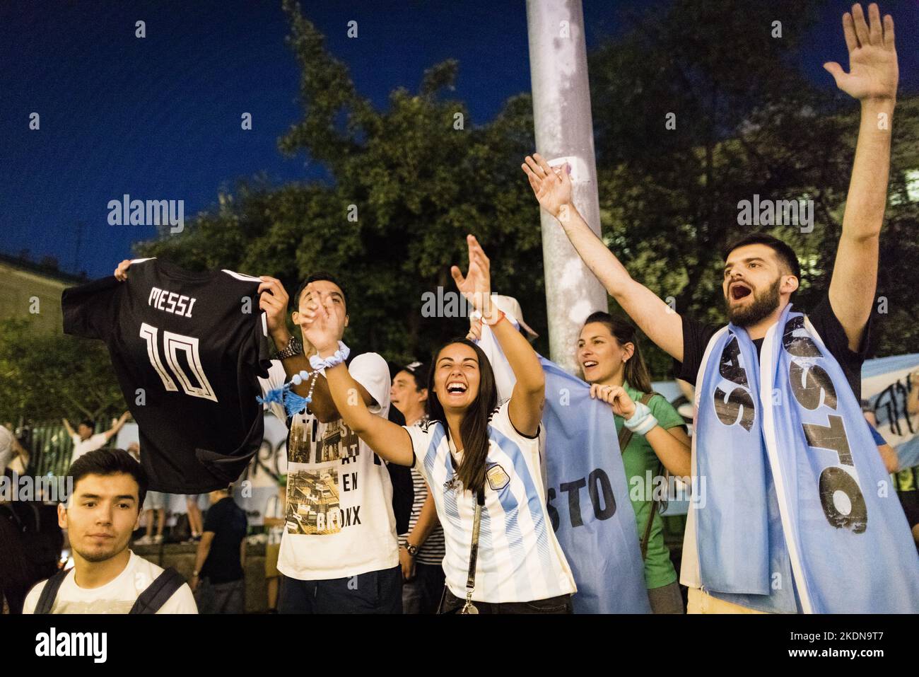 Moskau, 18.06.2018 Argentinische Fans feiern ausgelassen auf der ...