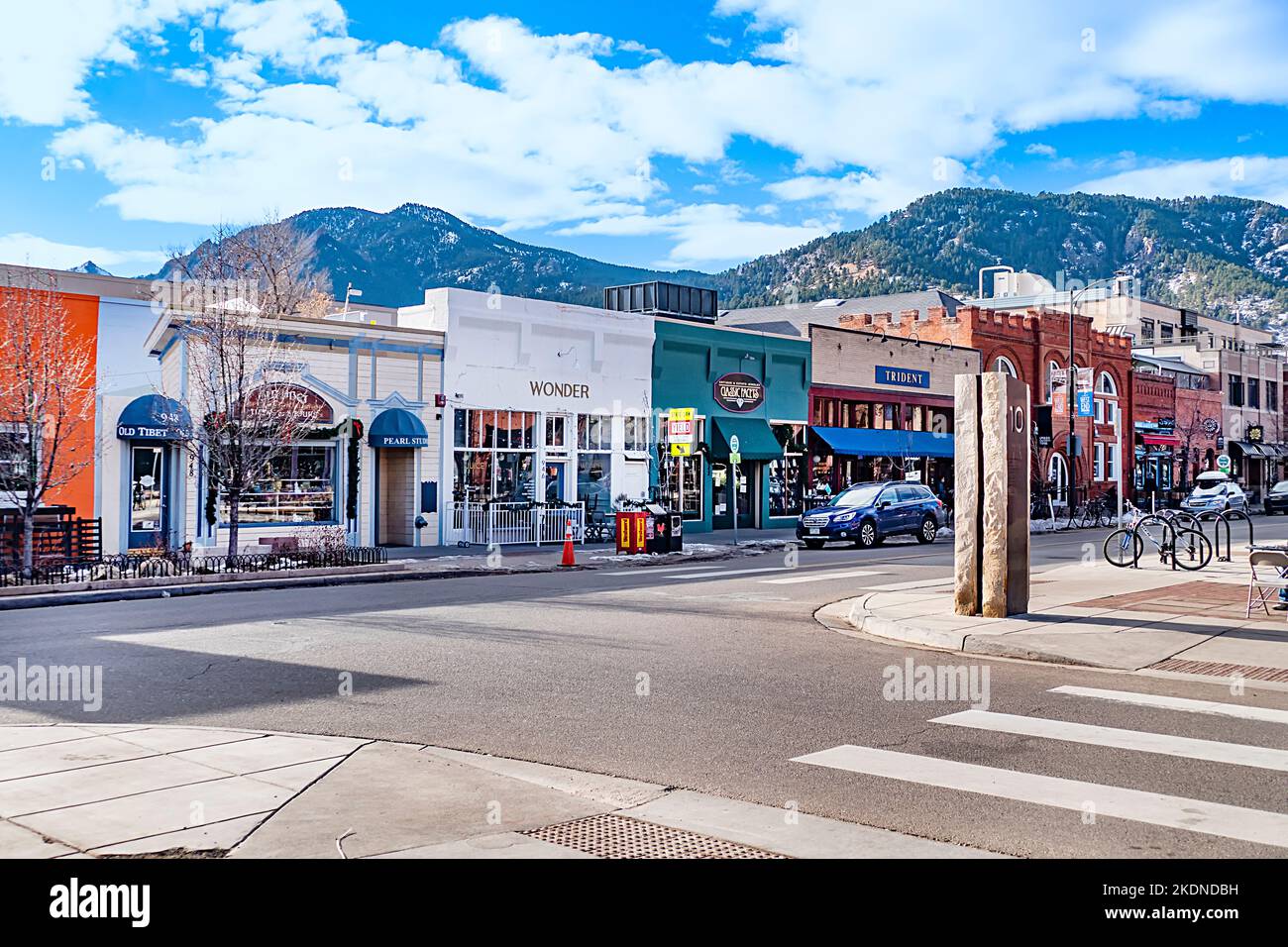 Boulder, USA - December 25, 2019: View of the Pearl Street Mall, a ...
