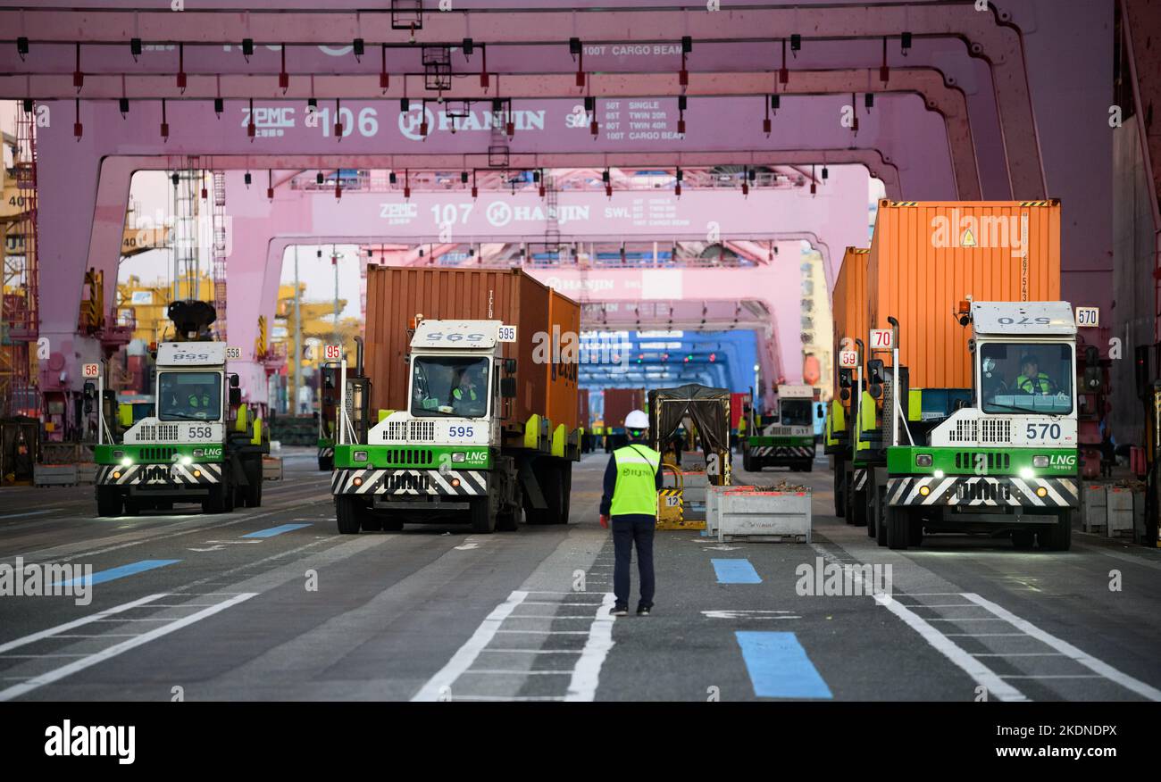 Busan port containers hi-res stock photography and images - Alamy