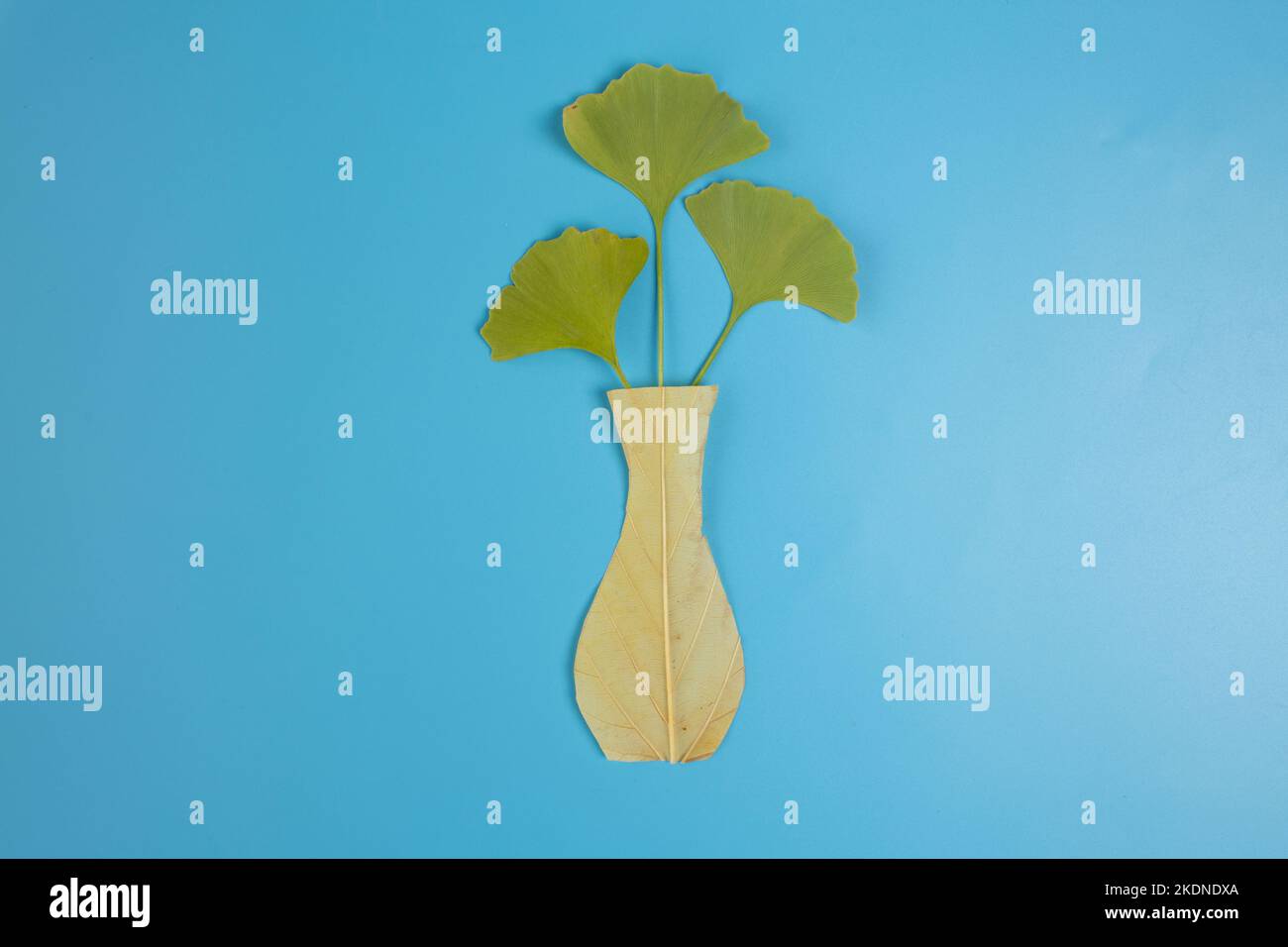 DIY autumn craft for kids, how to make an vase foliage, homemade ...