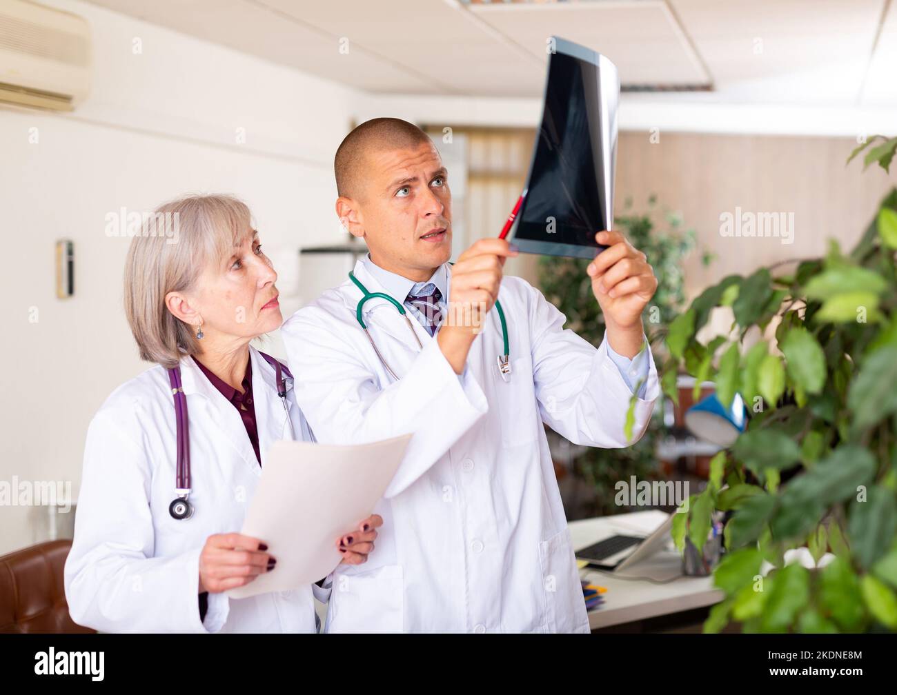 Roentgenogram hi-res stock photography and images - Alamy