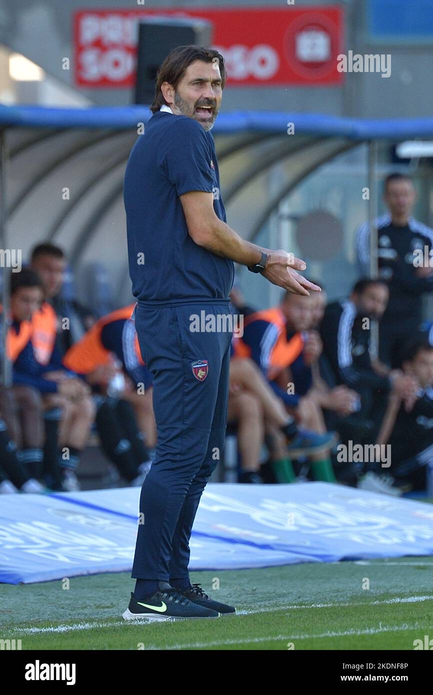Arena Garibaldi, Pisa, Italy, November 05, 2022, Head coach of Cosenza ...