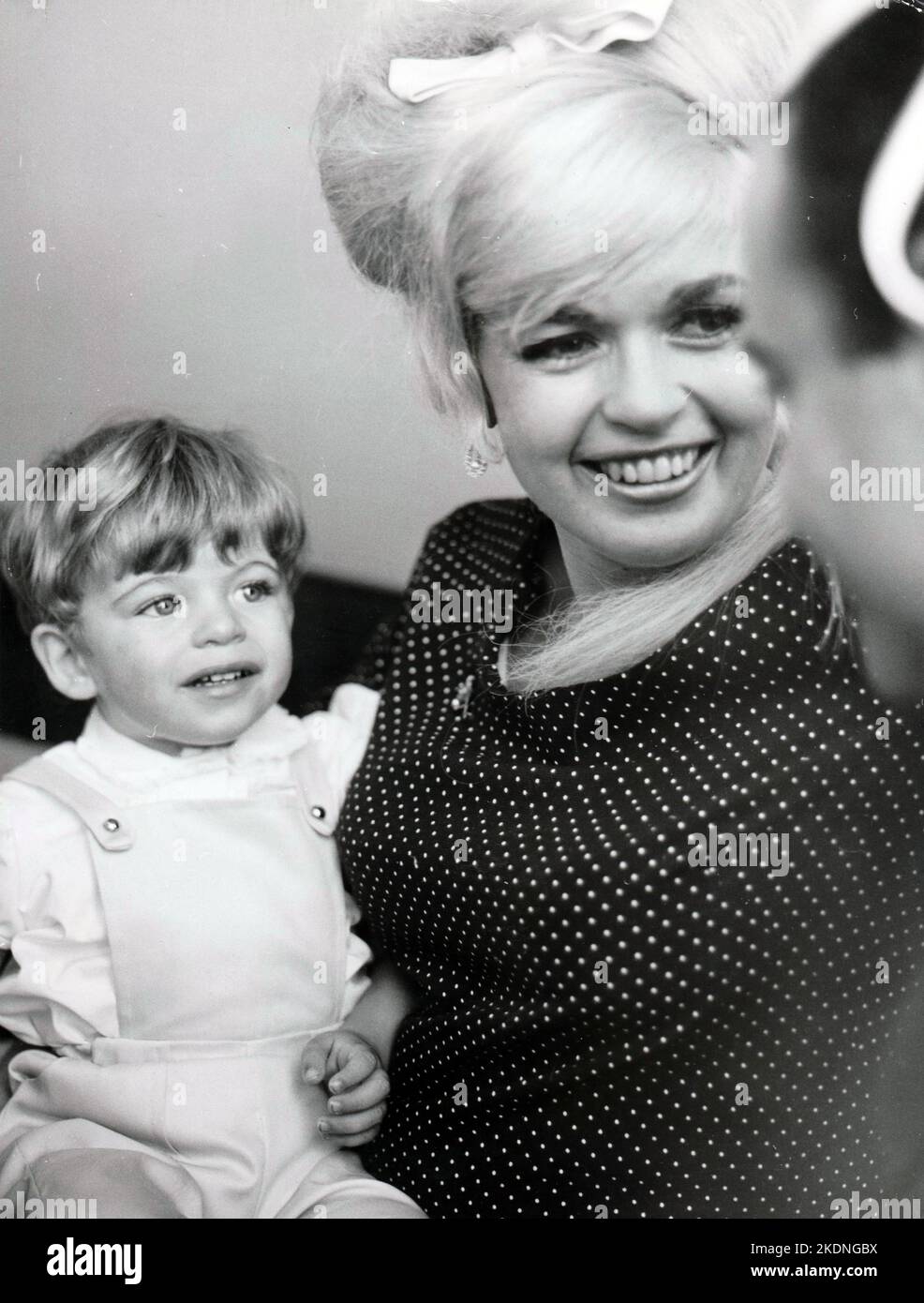 Reporters 1960s hi-res stock photography and images - Alamy