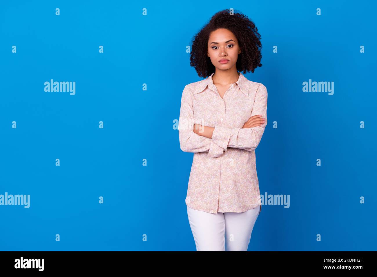 Photo of serious successful lady folded arms calm face empty space ...