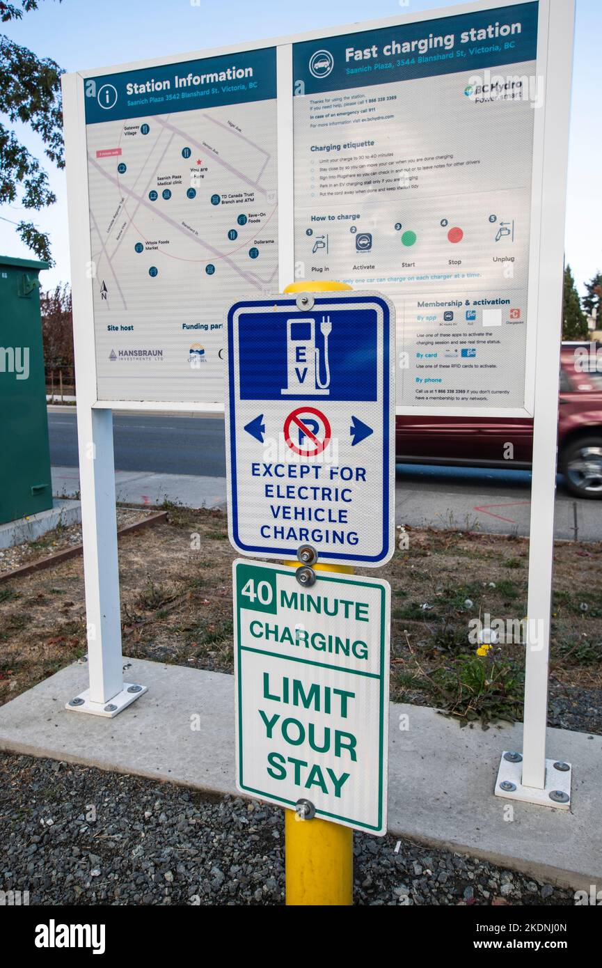 Plaza outlets sign hi-res stock photography and images - Alamy