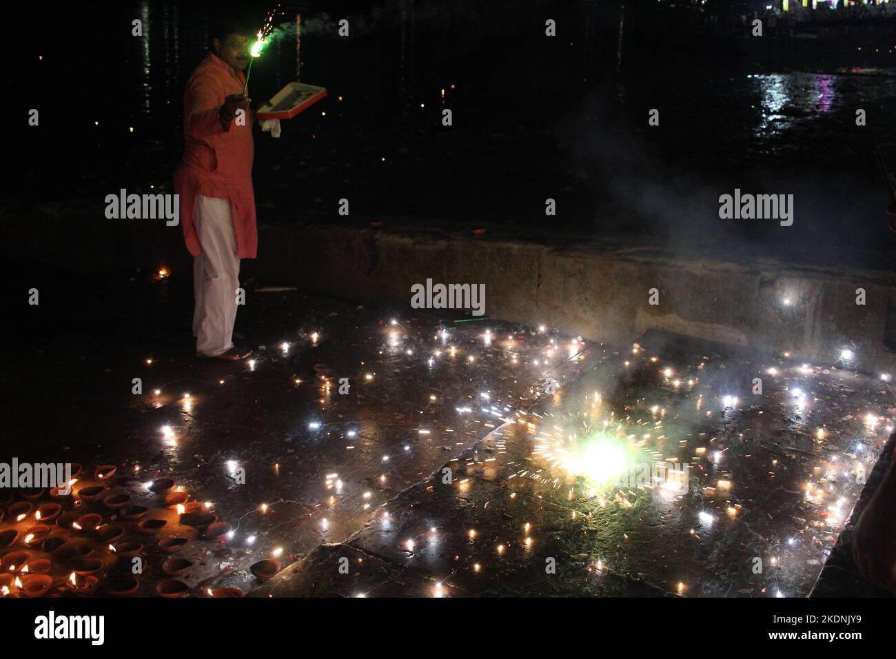 Dev deepawali 2022 hi-res stock photography and images - Alamy