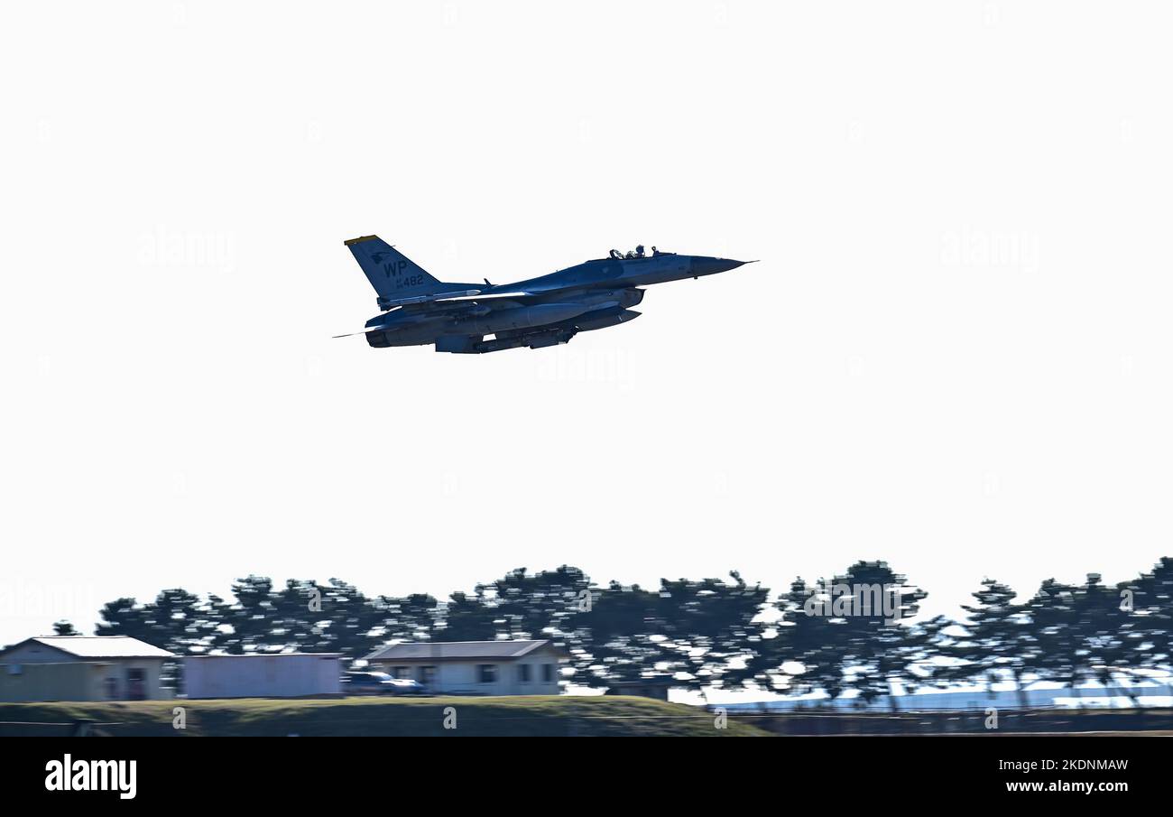 A U.S. Air Force F-16 Fighting Falcon with the 80th Fighter Squadron ...