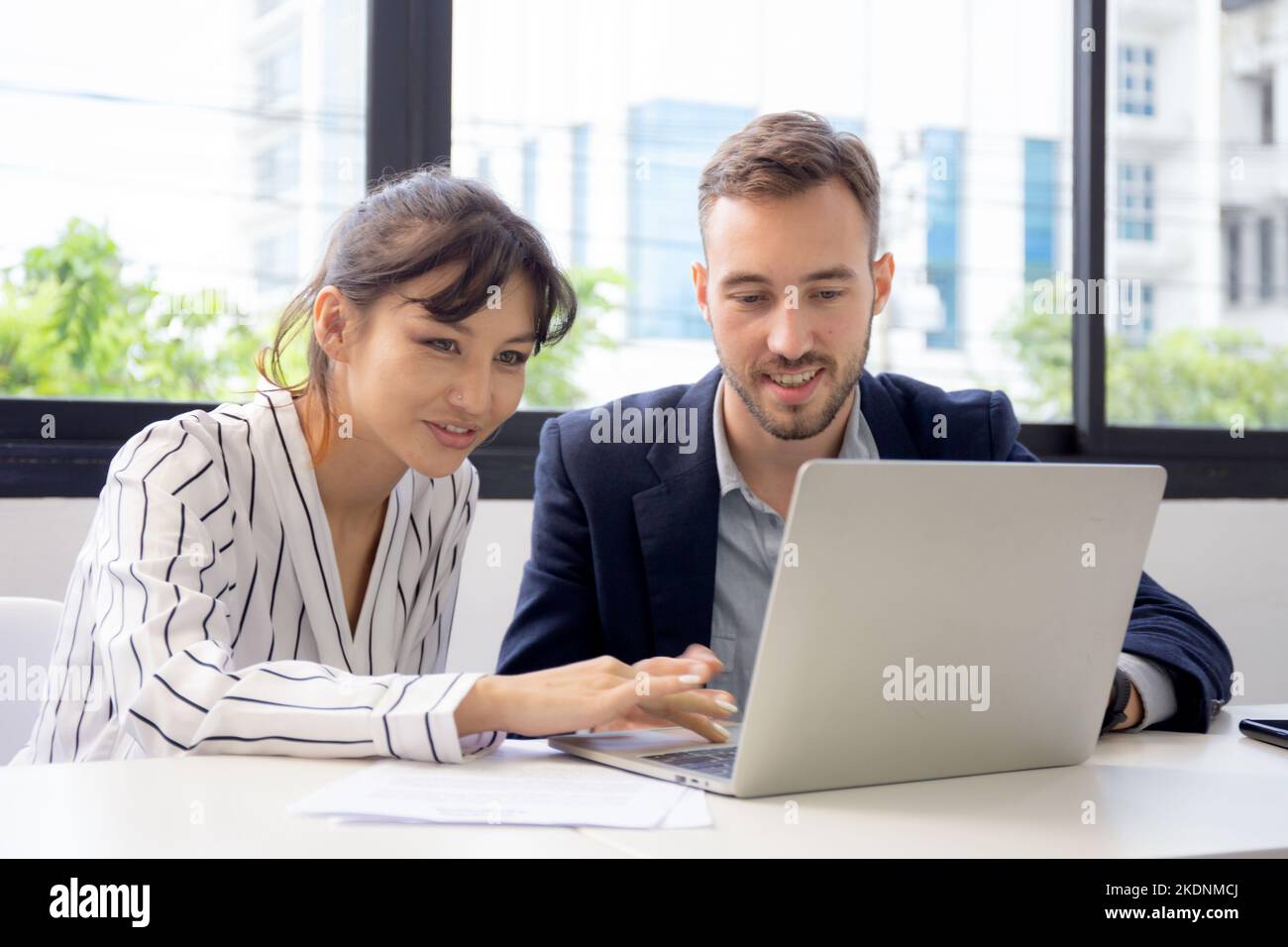 Young caucasian businessman is entrepreneur training businesswoman ...