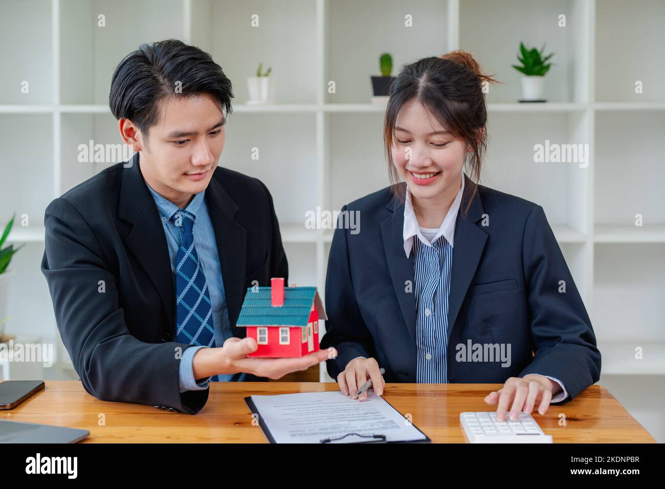 Guarantees, mortgages, signing, interest on loans, real estate agents ...